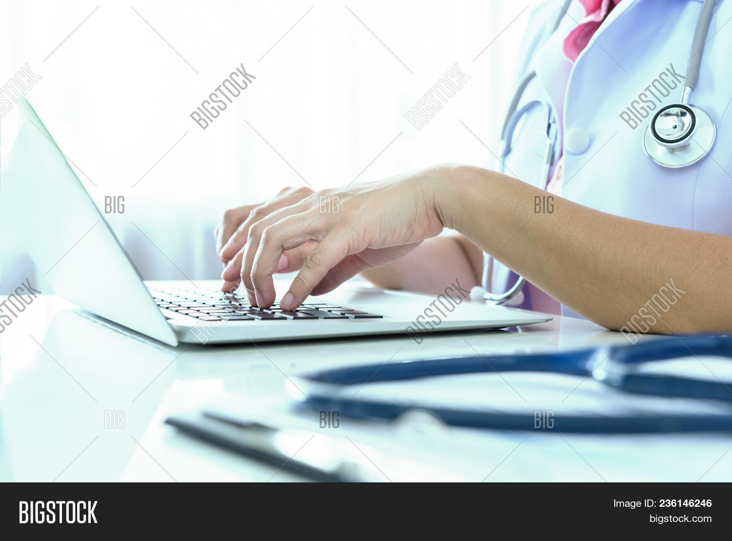 Doctor Using Laptop Image & Photo (Free Trial) | Bigstock