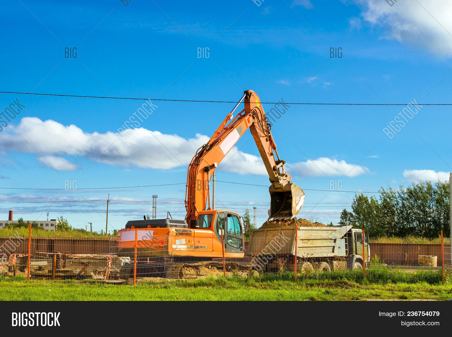 Excavator Bucket Loads Image & Photo (Free Trial) | Bigstock
