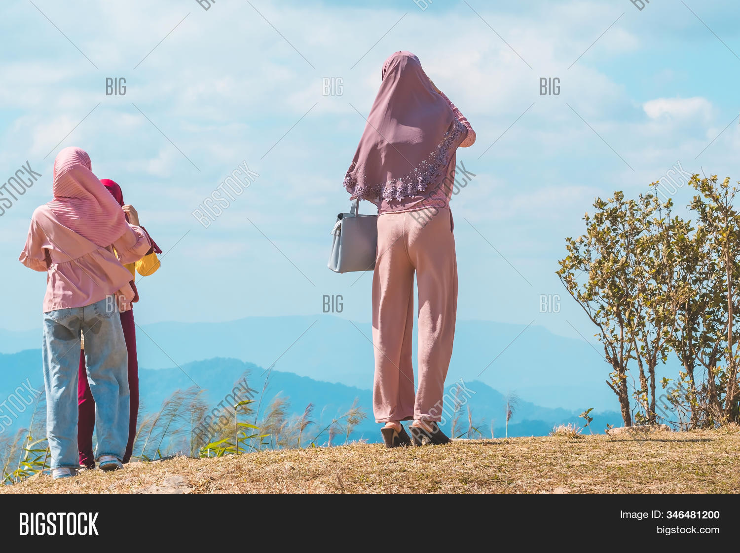 Back View Muslim Women Image & Photo (Free Trial) | Bigstock