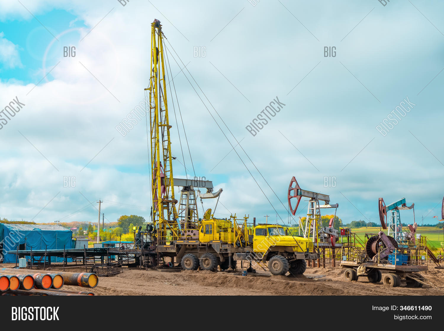 Workover Rig Working Image & Photo (Free Trial) | Bigstock