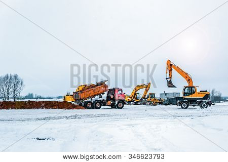 Excavator Loading Image & Photo (Free Trial) | Bigstock