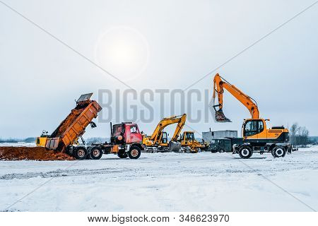 Excavator Loading Image & Photo (Free Trial) | Bigstock