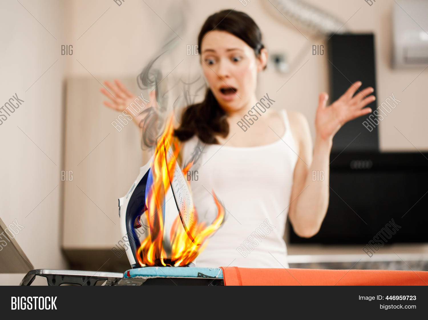 Woman Screams Panic Image & Photo (Free Trial) | Bigstock