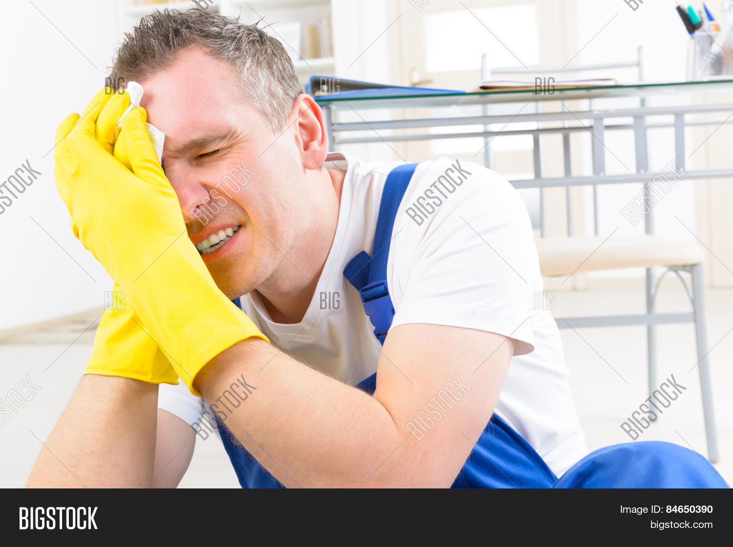 Man Worker Head Injury Image & Photo (Free Trial) | Bigstock