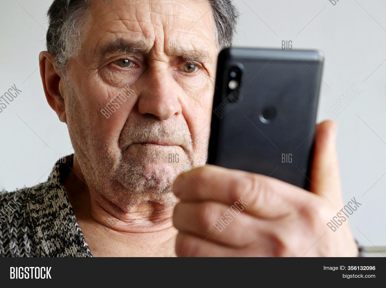 Elderly Man Using Image & Photo (Free Trial) | Bigstock