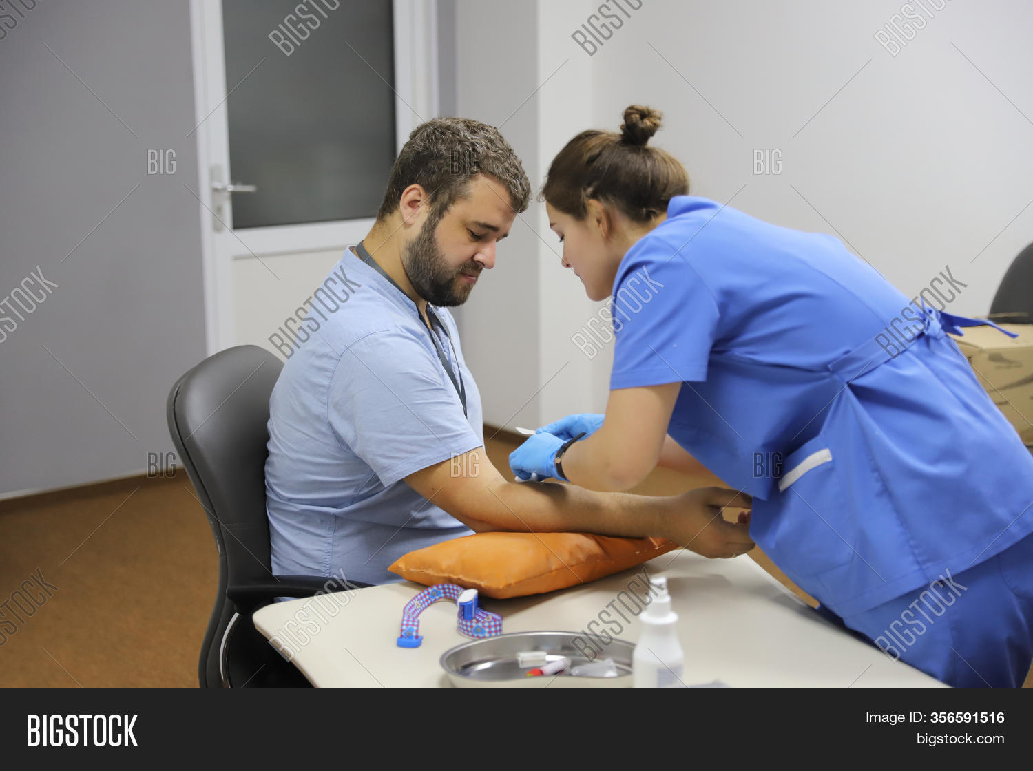 Doctor Injecting Image & Photo (Free Trial) | Bigstock