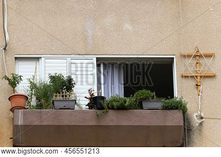 Small Window Image & Photo (Free Trial) | Bigstock