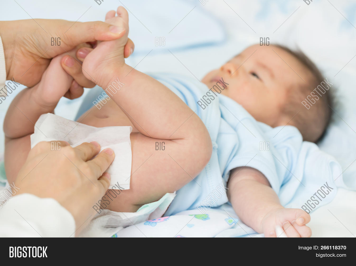 Mother Cleaning Wipes Image & Photo (Free Trial) | Bigstock