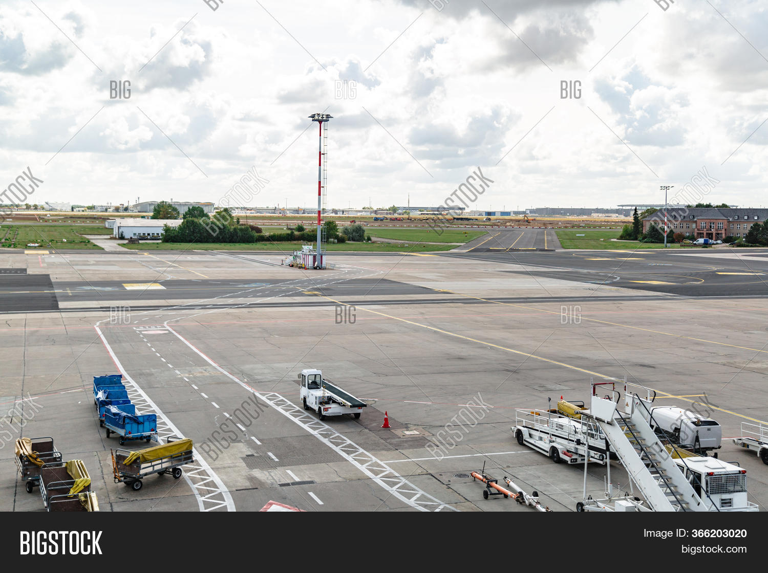 Airport Runway Image & Photo (Free Trial) | Bigstock