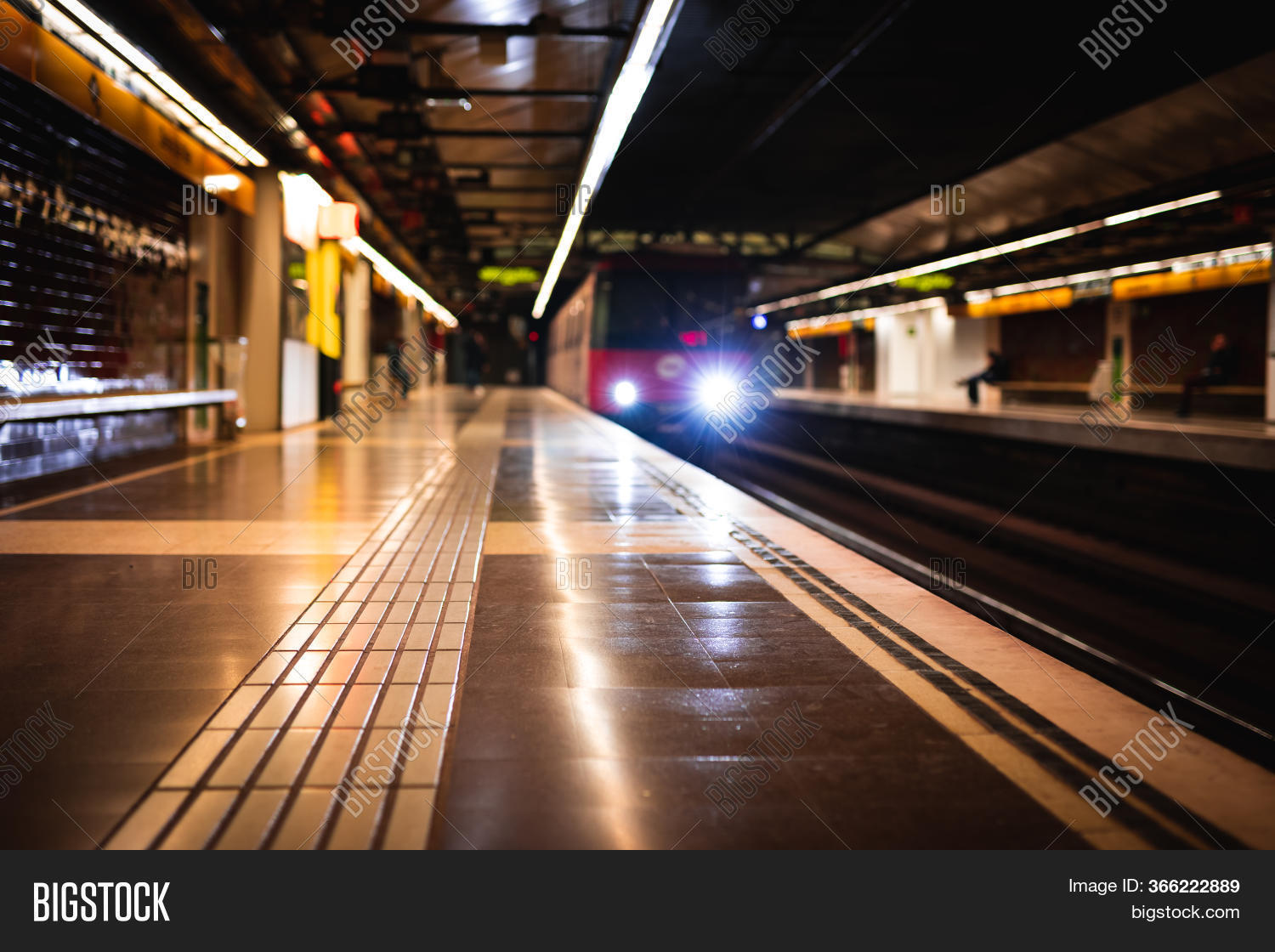 Train Arriving Empty Image & Photo (Free Trial) | Bigstock