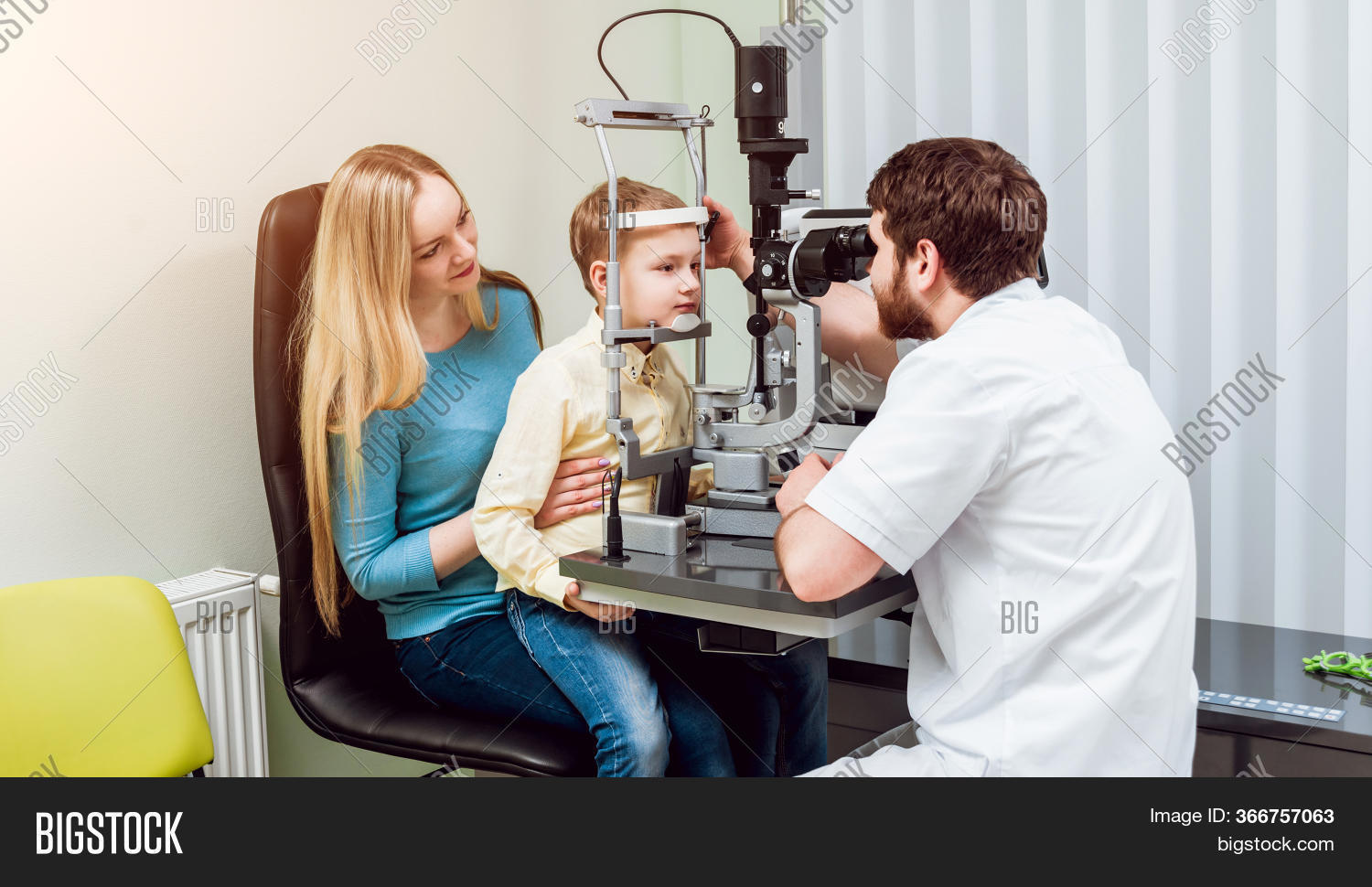 Slit Lamp Examination Image & Photo (Free Trial) | Bigstock