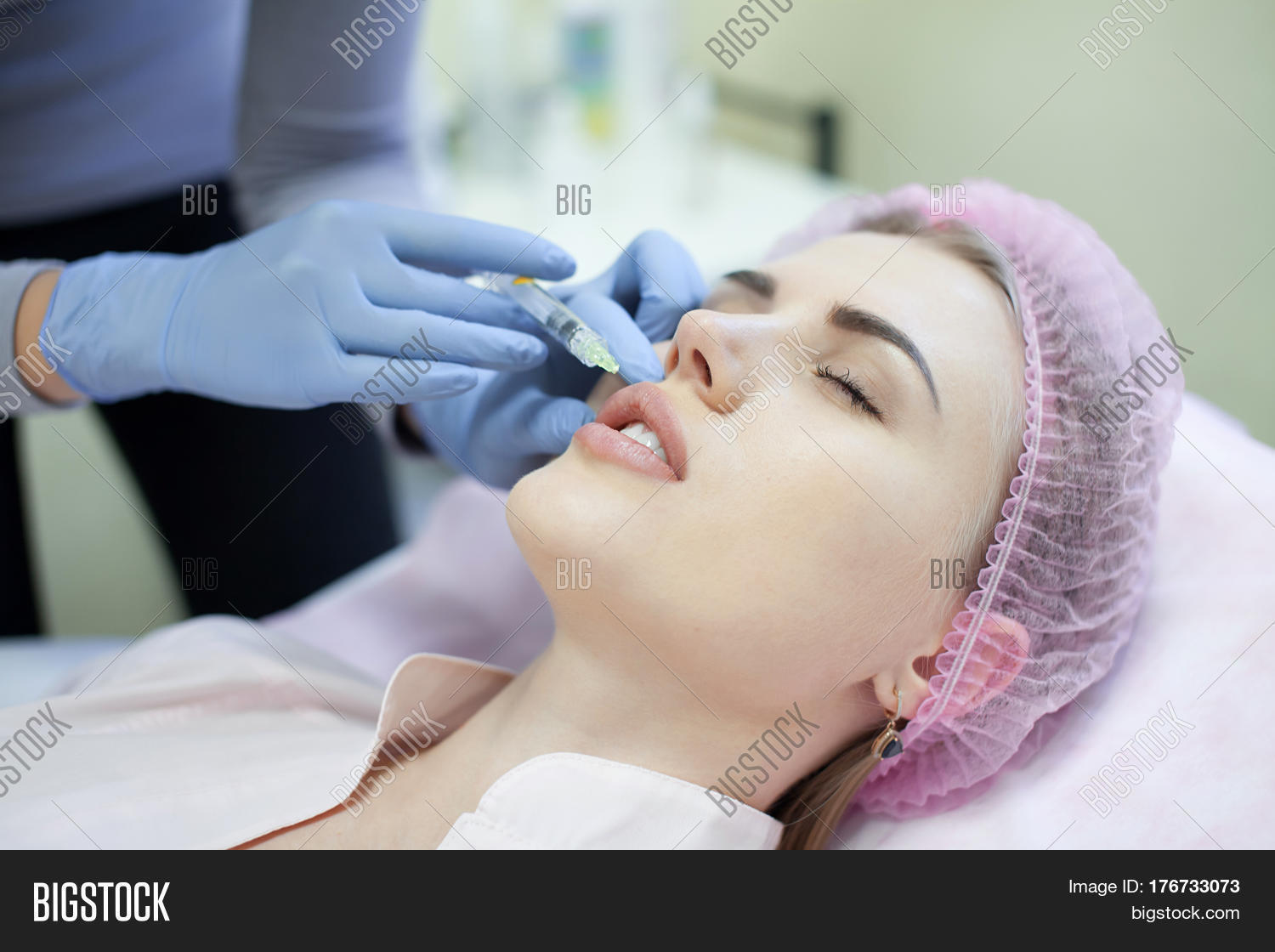 Woman Gets Injection Image & Photo (Free Trial) | Bigstock