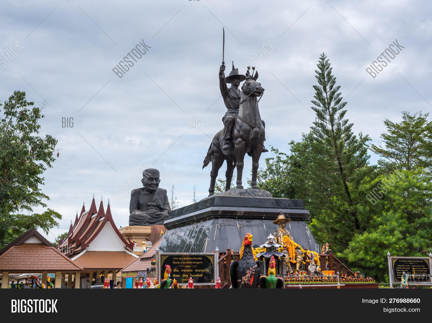 Statue King Taksin Wat Image & Photo (Free Trial) | Bigstock