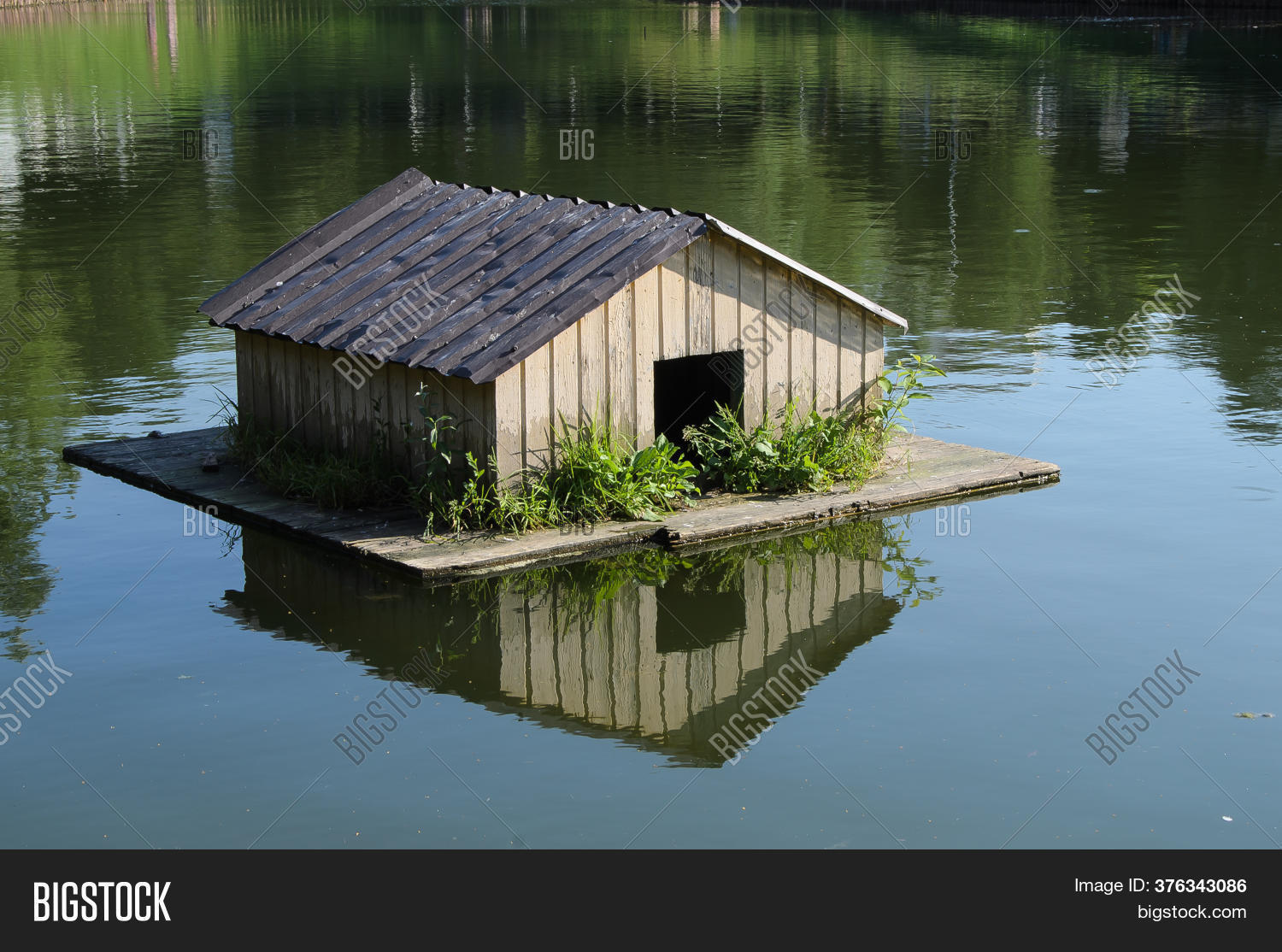 Wooden Floating House Image & Photo (Free Trial) | Bigstock