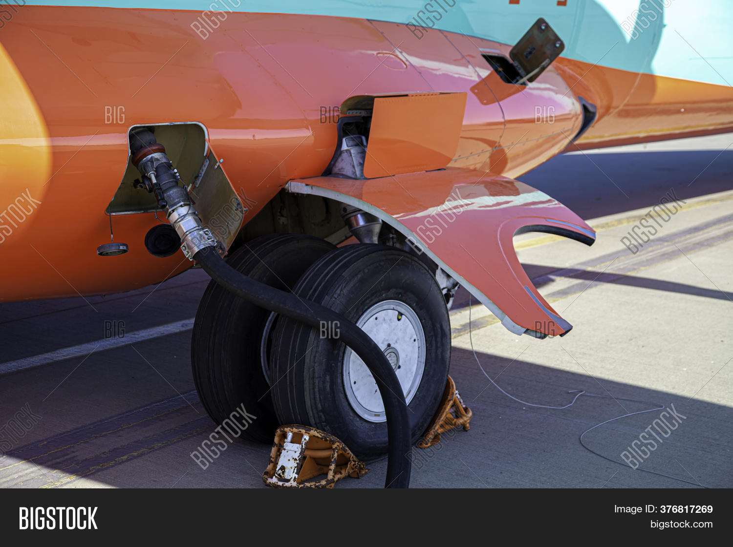 Refueling Plane Image & Photo (Free Trial) | Bigstock