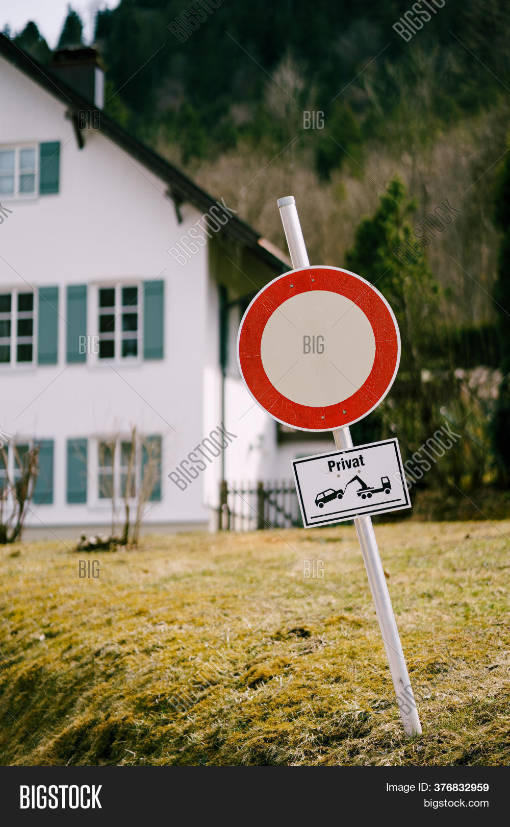 Sign White Circle Red Image & Photo (Free Trial) | Bigstock