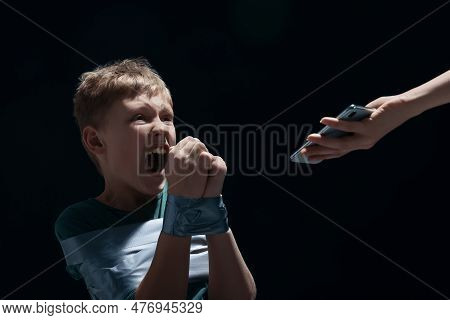 Kidnapper Phone Near Image & Photo (Free Trial) | Bigstock