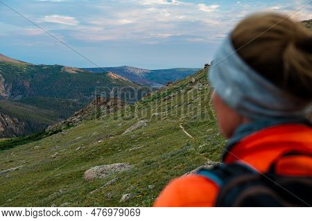 Looking Over Shoulder Image & Photo (Free Trial) | Bigstock