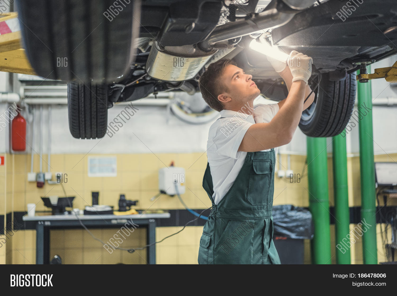 Young Mechanic Garage Image & Photo (Free Trial) | Bigstock