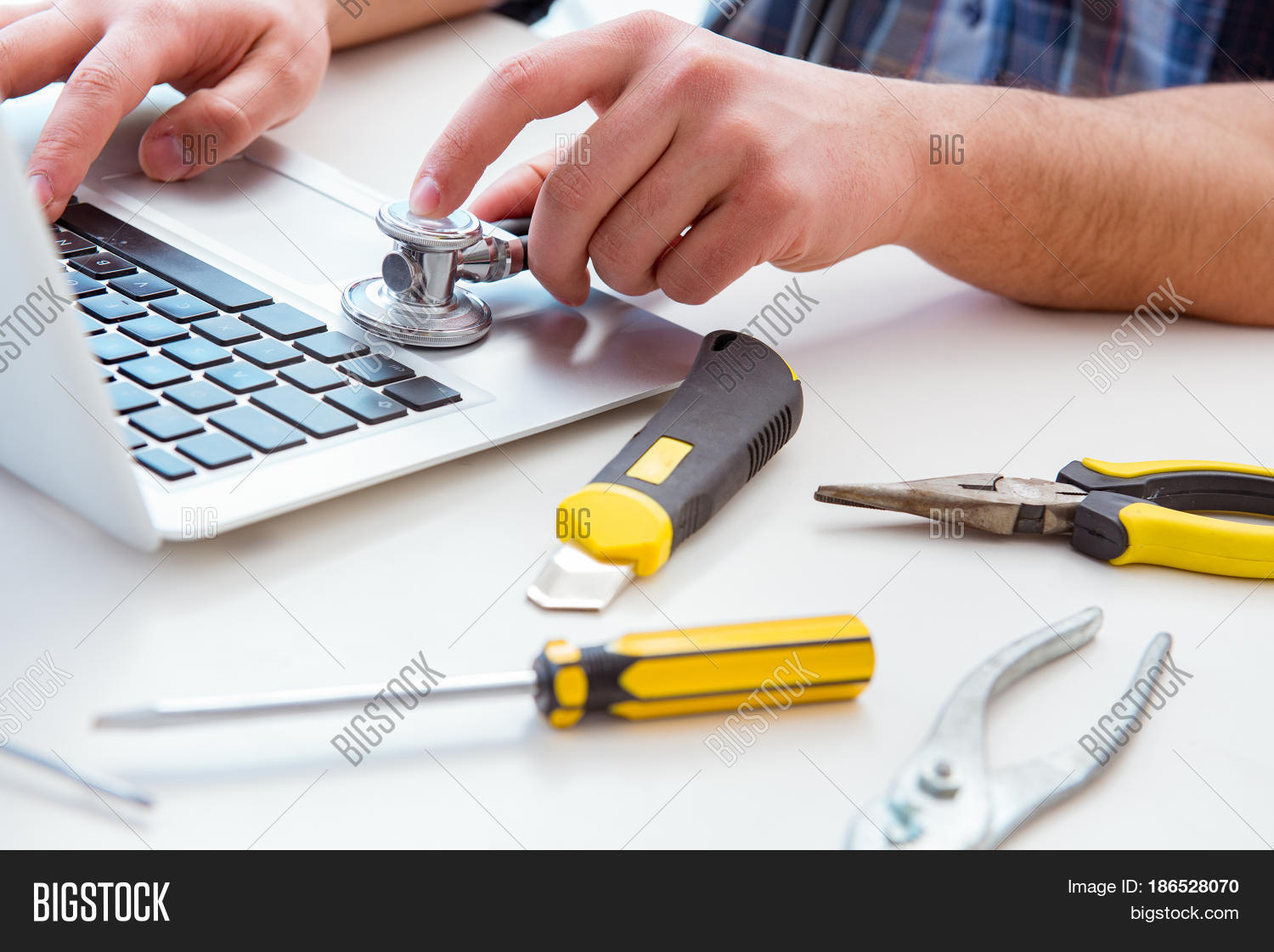 Computer Repairman Image & Photo (Free Trial) | Bigstock