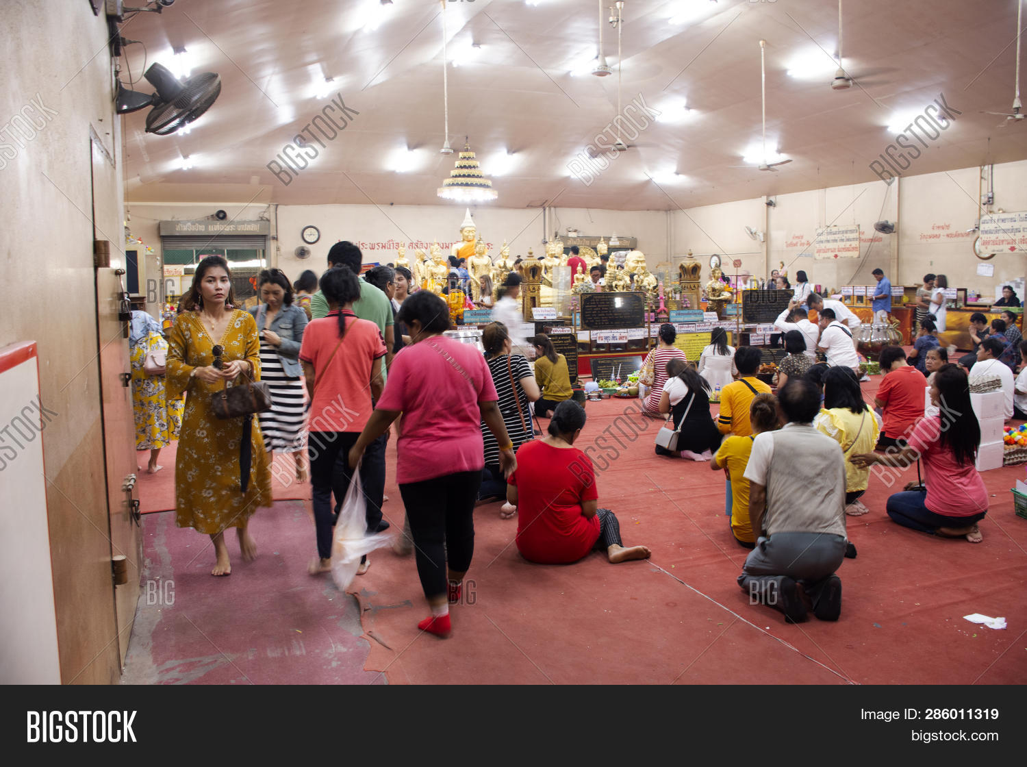 Thai People Respect Image & Photo (Free Trial) | Bigstock