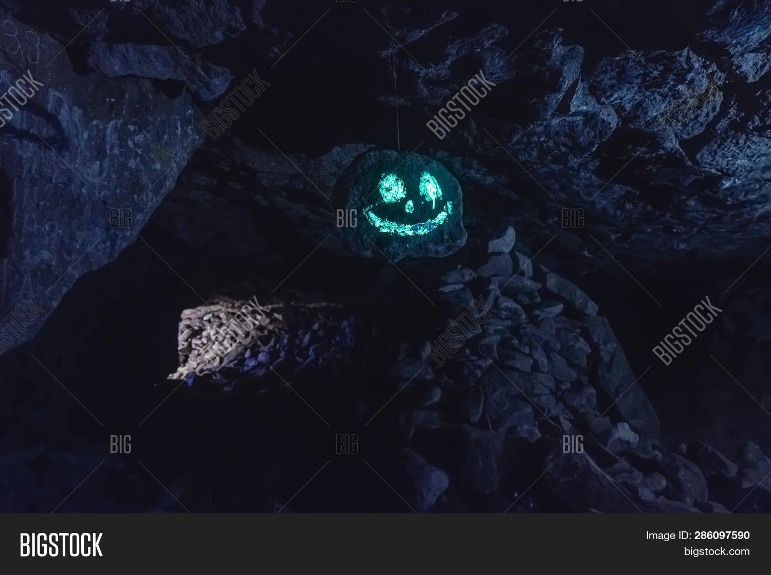 Dark Creepy Glowing Image & Photo (Free Trial) | Bigstock