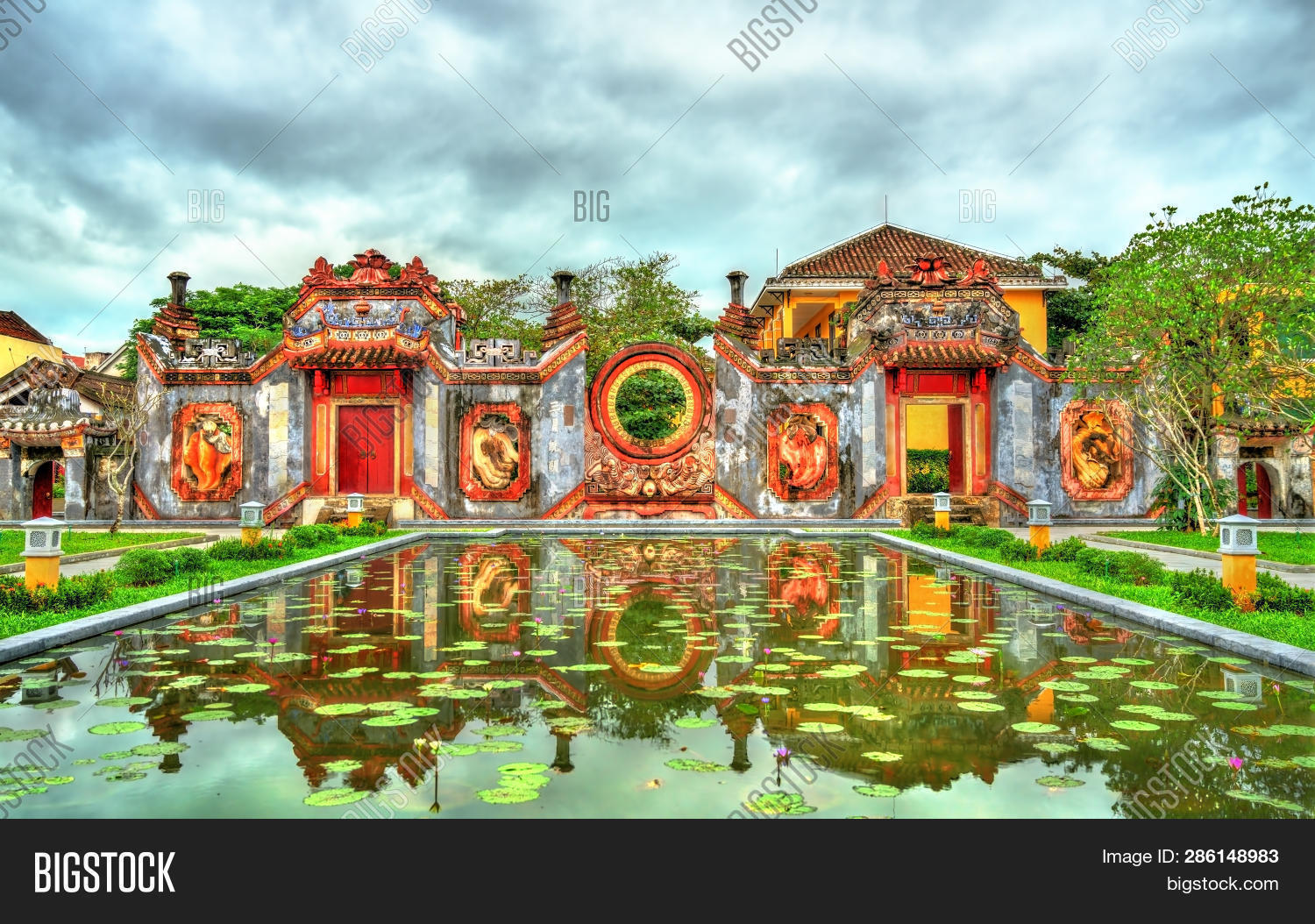Tam Quan Ba Mu Temple Image & Photo (Free Trial) | Bigstock
