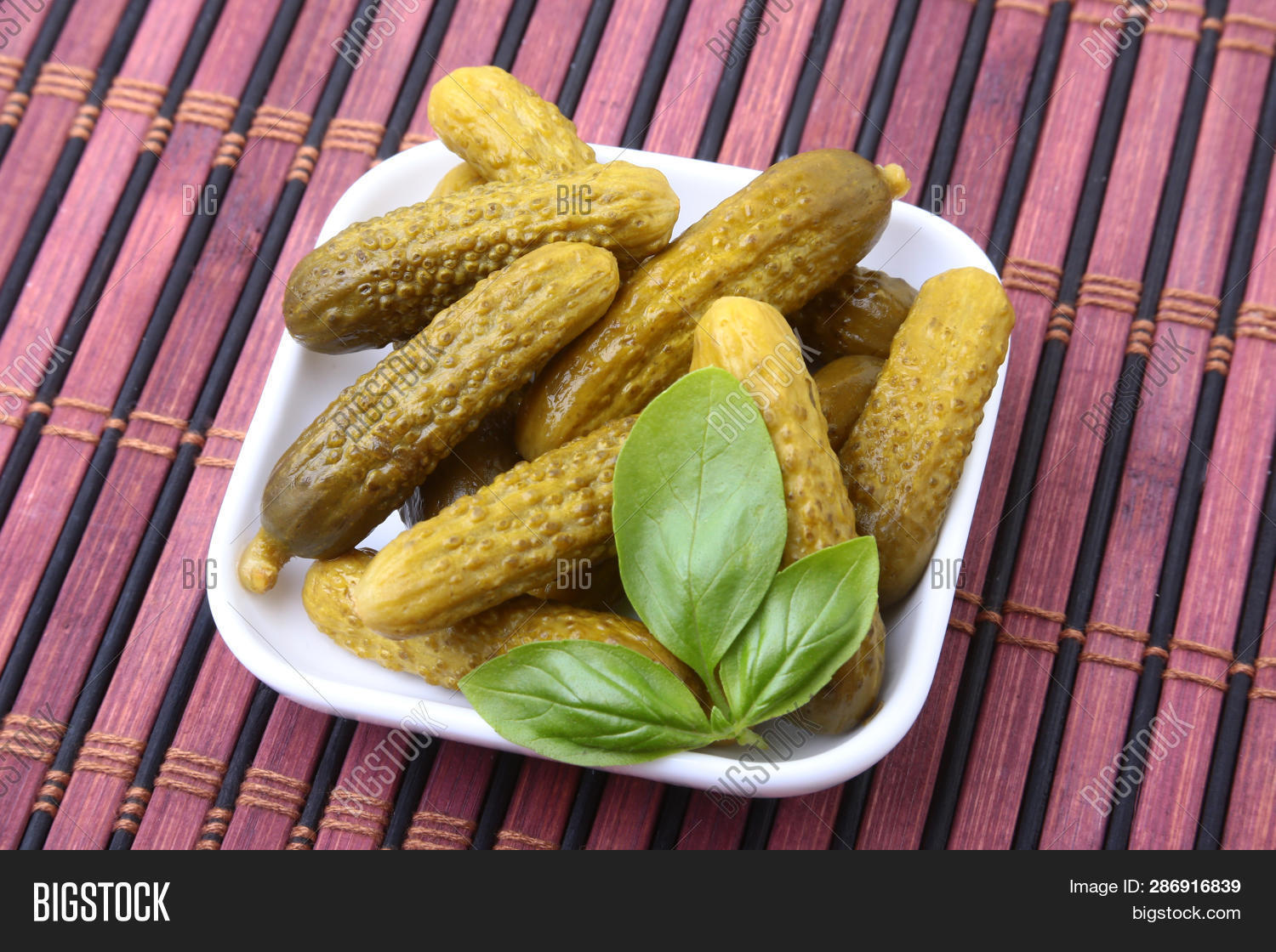 Imagen y foto Pickles. Bowl (prueba gratis) | Bigstock