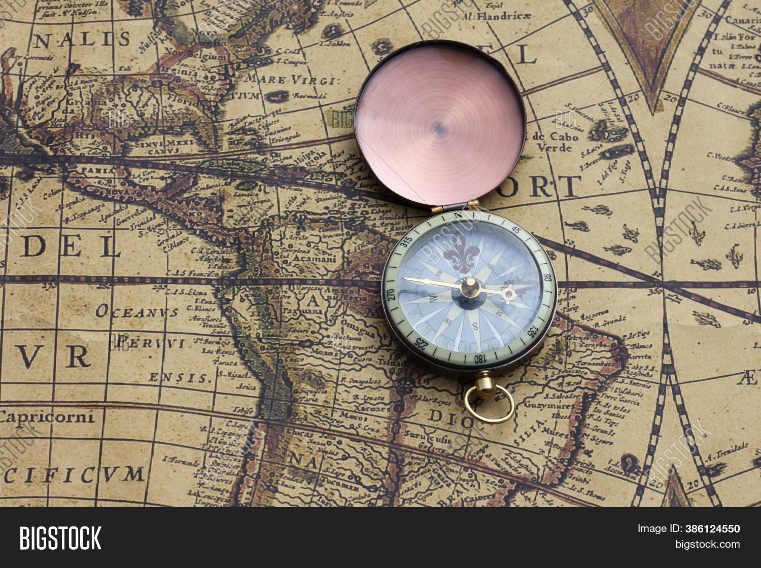 Classic Round Compass Image & Photo (Free Trial) | Bigstock