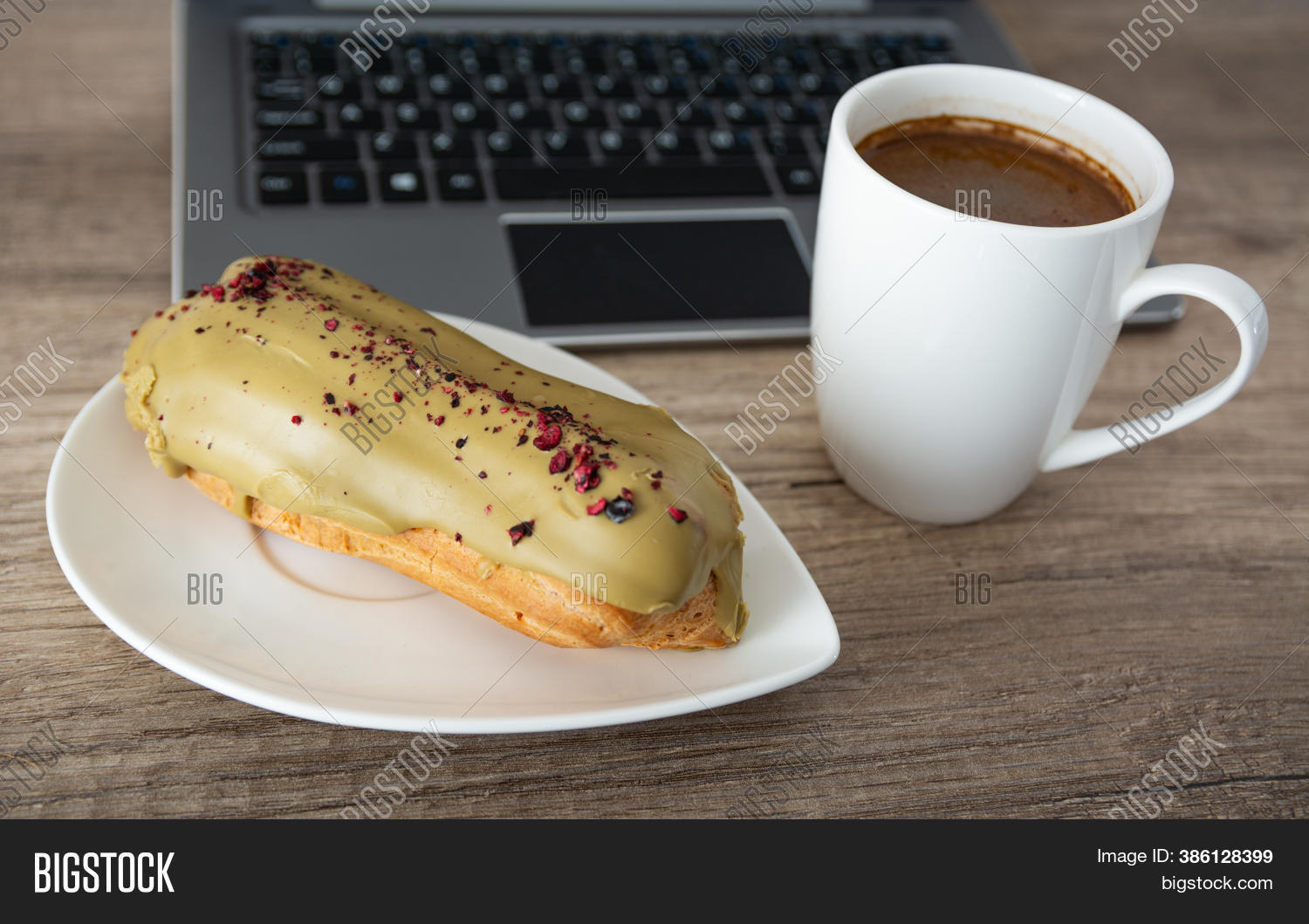 Fresh Eclair Black Image & Photo (Free Trial) | Bigstock