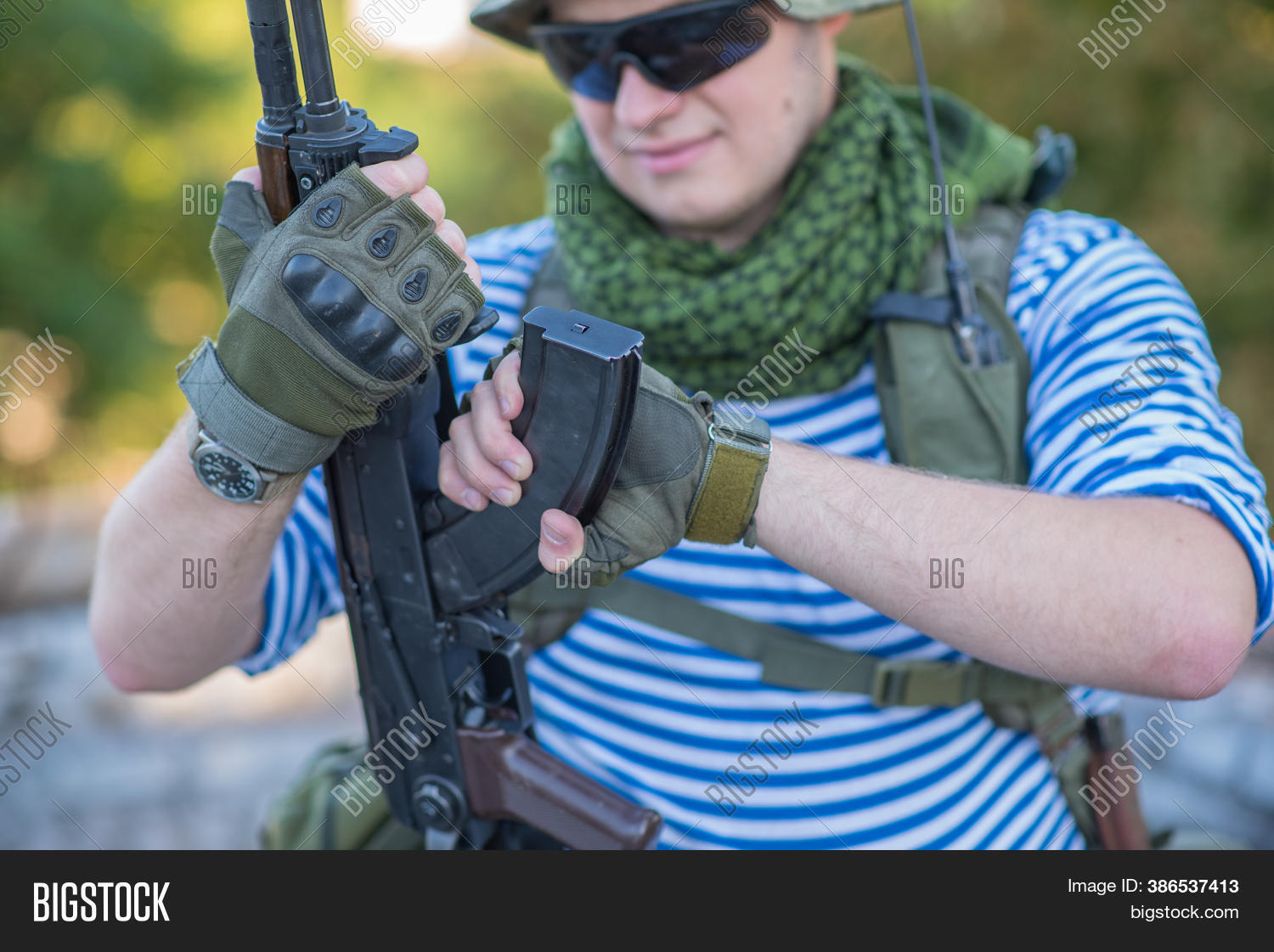 Airsoft Player Reloads Image & Photo (Free Trial) | Bigstock