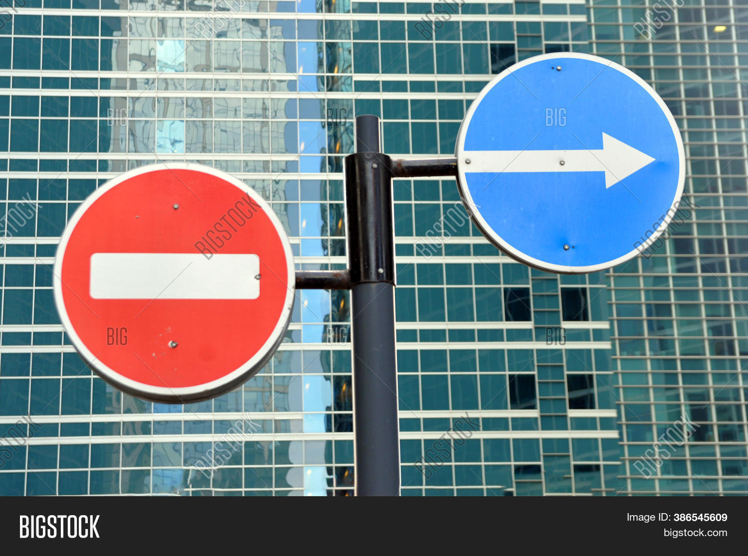 No Entry Arrow Right Image & Photo (Free Trial) | Bigstock