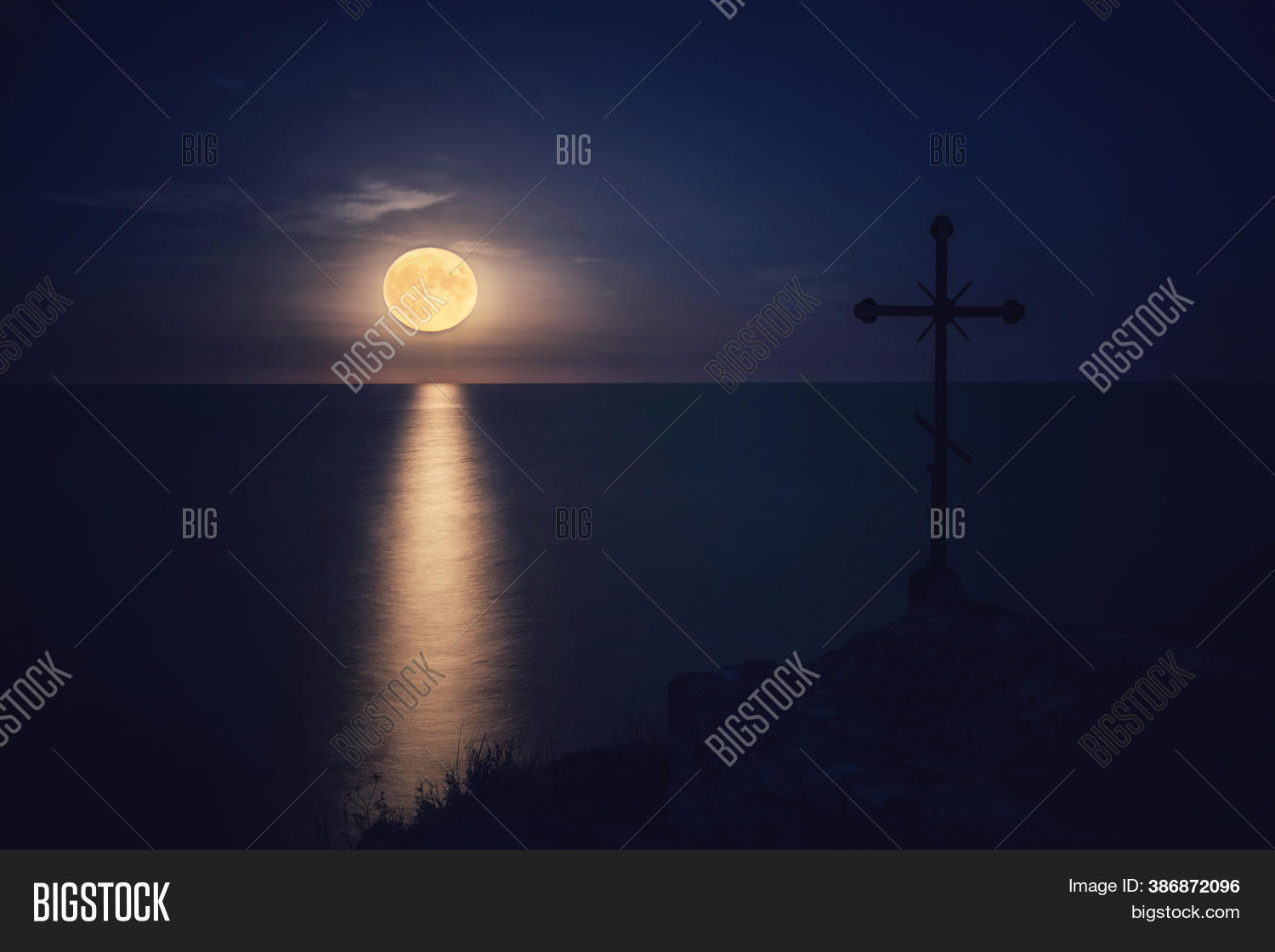 Full Moon Lunar Path Image & Photo (Free Trial) | Bigstock