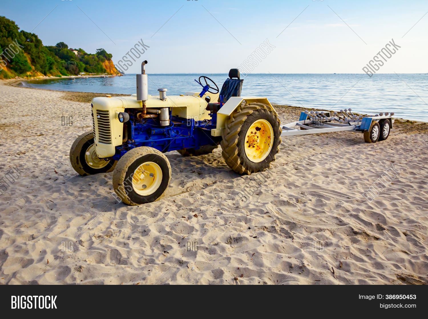 Tractor Empty Trailer Image & Photo (Free Trial) | Bigstock