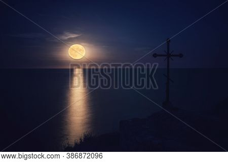 Full Moon Lunar Path Image & Photo (Free Trial) | Bigstock