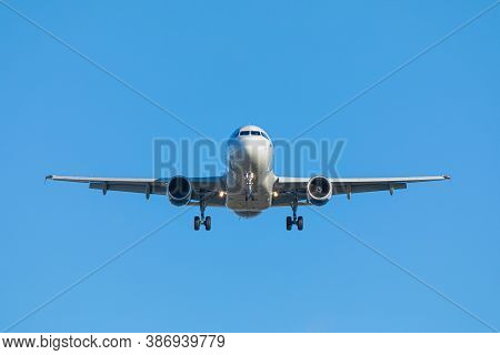 Airplane Chassis Front Image & Photo (Free Trial) | Bigstock