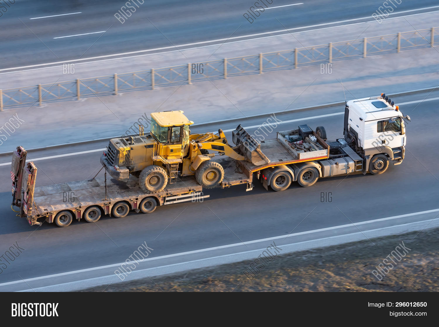 Truck Long Trailer Image & Photo (Free Trial) | Bigstock