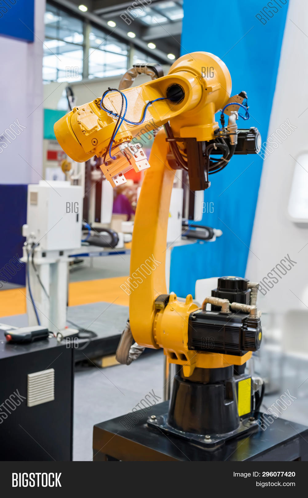Robotic Arm Catch Image & Photo (Free Trial) | Bigstock