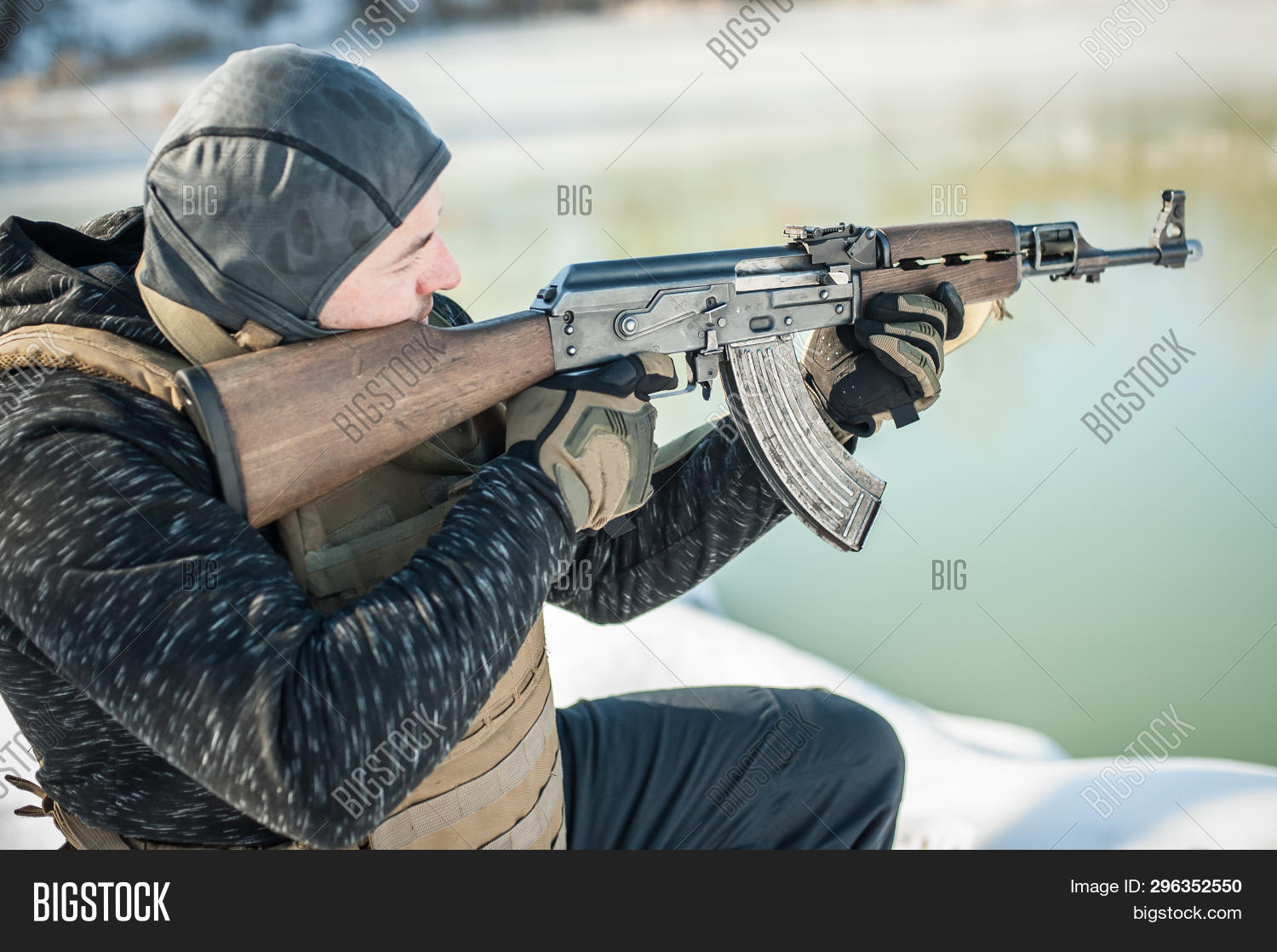 Army Soldier Crouching Image & Photo (Free Trial) | Bigstock