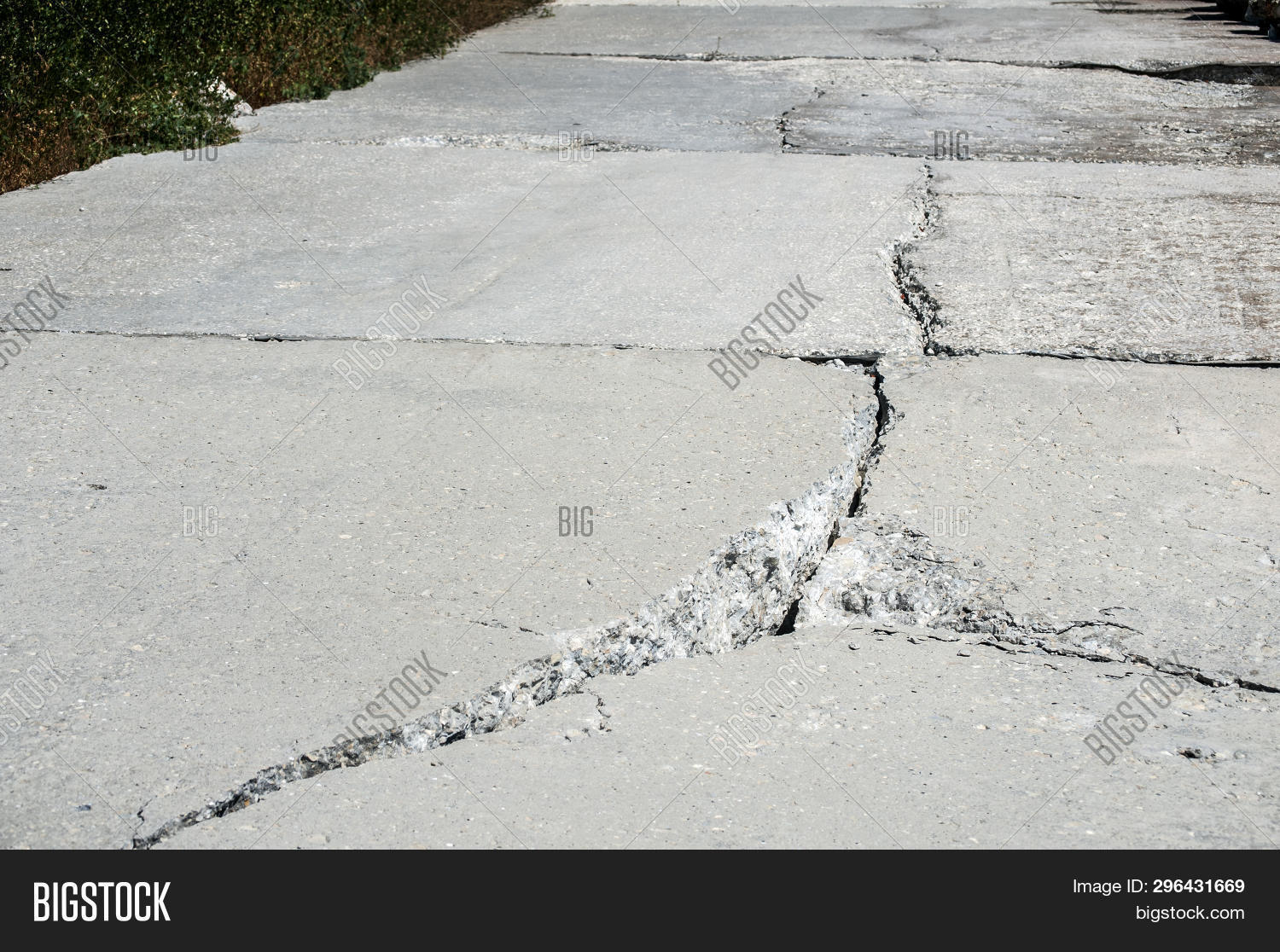 Crack Concrete Slab Image & Photo (Free Trial) | Bigstock