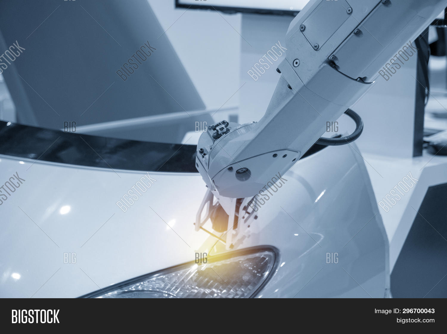 Robotic Arm Scanning Image & Photo (Free Trial) | Bigstock