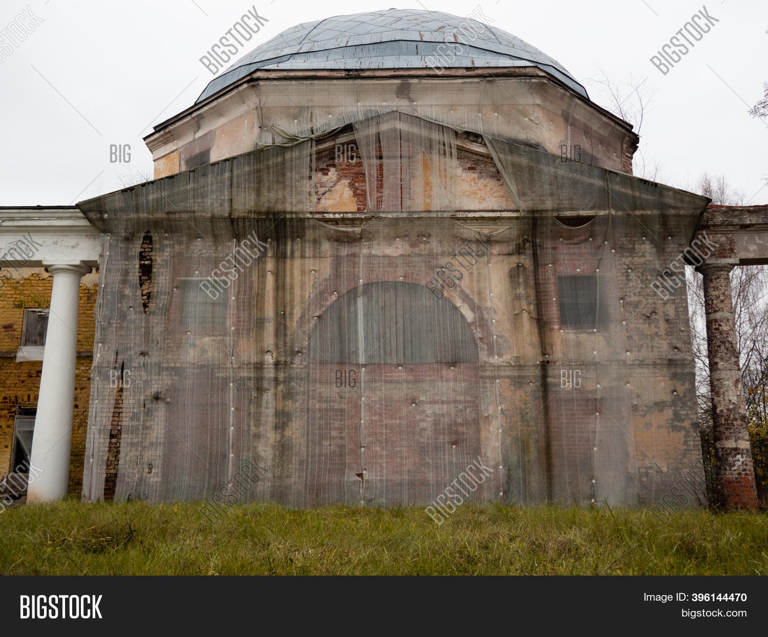 Imagen y foto Dilapidated Old (prueba gratis) | Bigstock