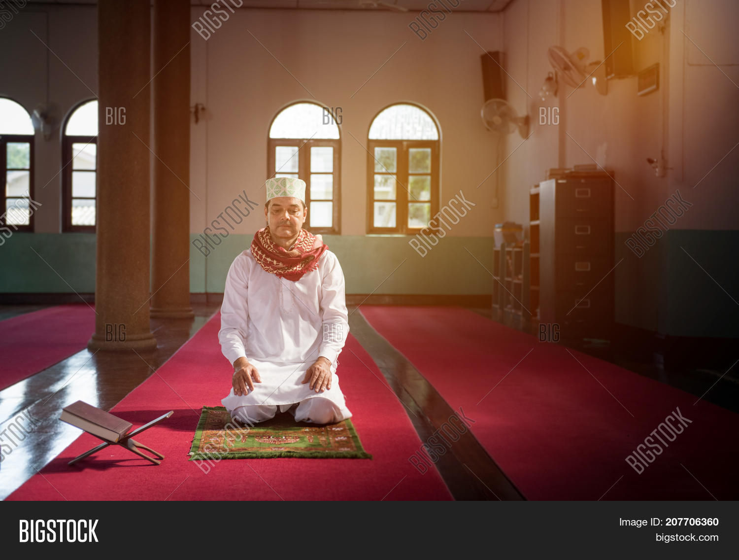 Islam Muslim Man Image & Photo (Free Trial) | Bigstock