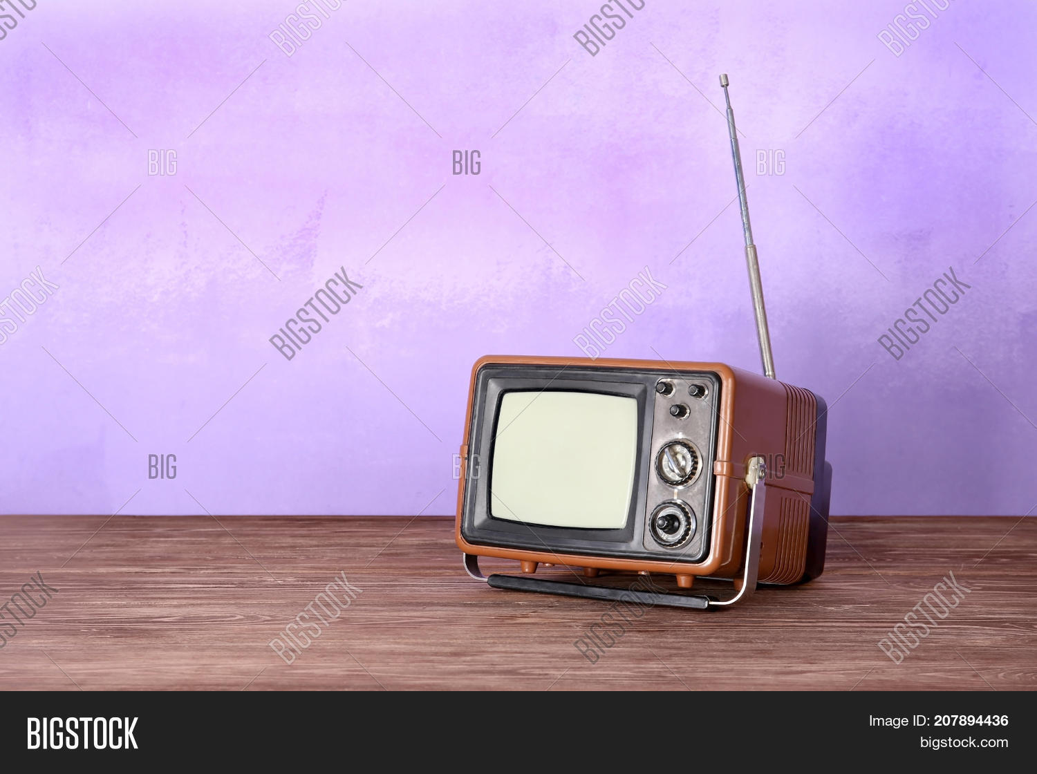 Retro TV On Color Image & Photo (Free Trial) | Bigstock