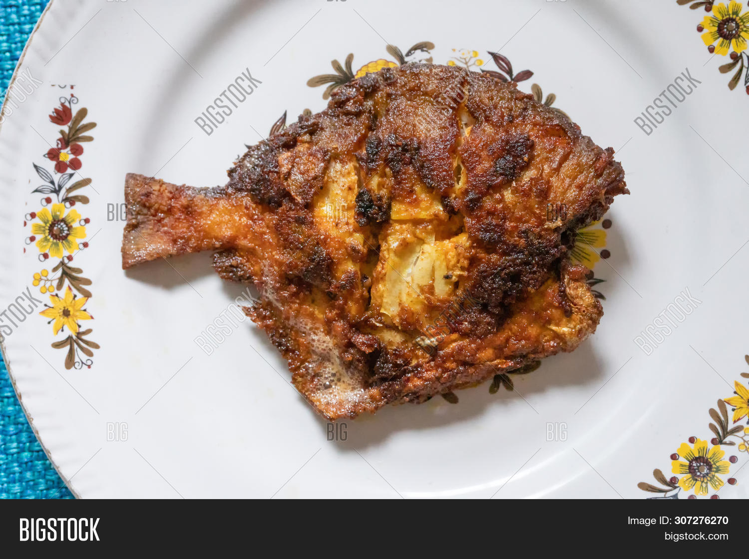 Fried Pomfret Fish Image & Photo (Free Trial) | Bigstock