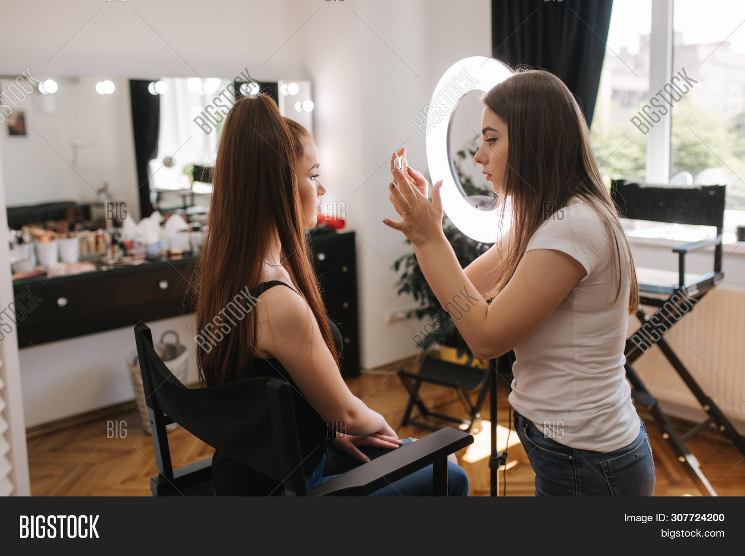 Make- Artist Make Image & Photo (Free Trial) | Bigstock