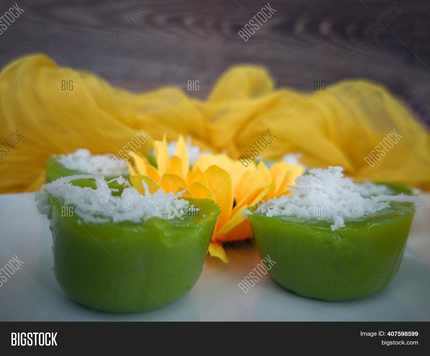 Steamed Pandan Rice Image & Photo (Free Trial) | Bigstock Steamed Pandan Rice Image & Photo (Free Trial) | Bigstock
