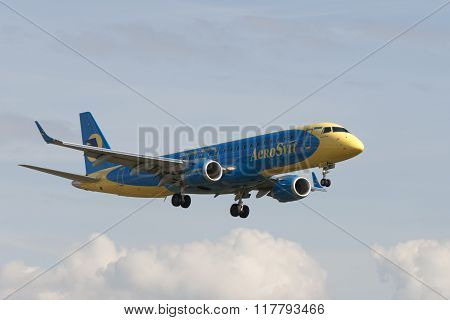 Embraer E190 Jet Image & Photo (Free Trial) | Bigstock