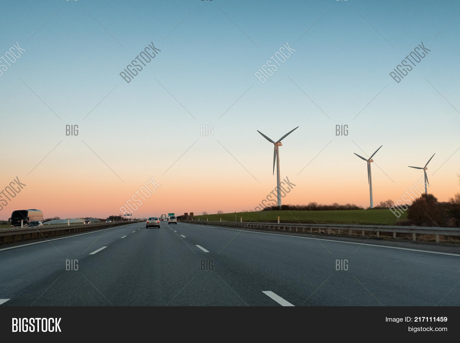 Multi-lane Expressway Image & Photo (Free Trial) | Bigstock