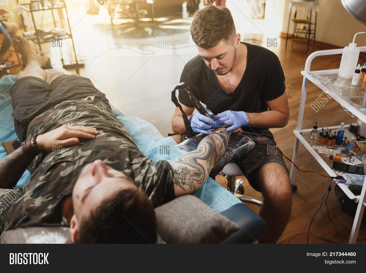 Professional Tattooer Image & Photo (Free Trial) | Bigstock